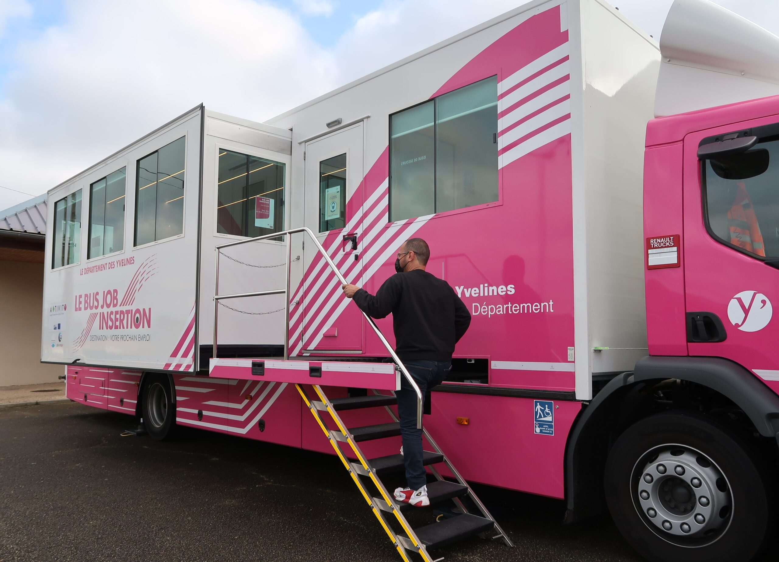 Le Bus Job Insertion à la rencontre des demandeurs d'emploi - Yvelines ...